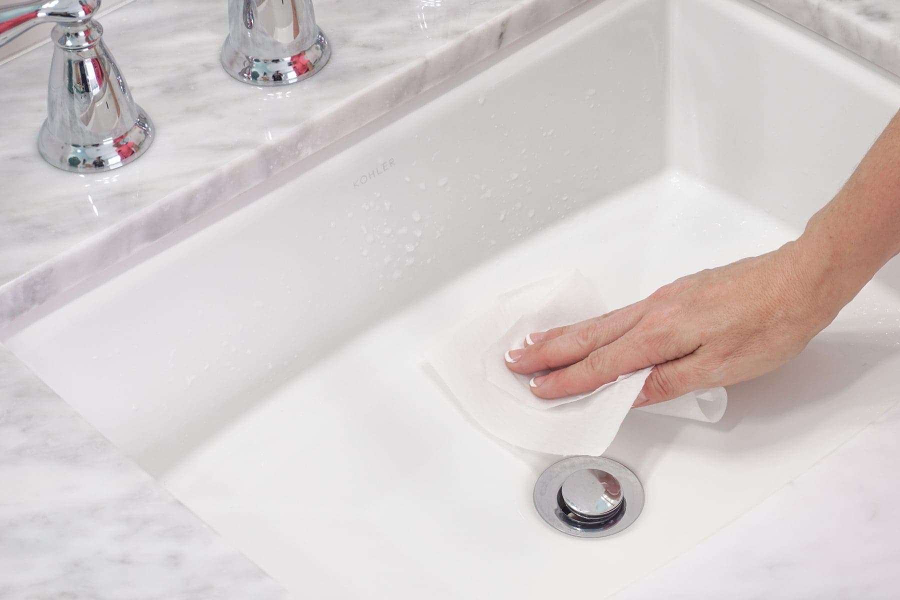 10 Daily Bathroom Cleaning Habits - One Happy Housewife