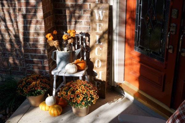 Simple Fall Porch Decor - One Happy Housewife