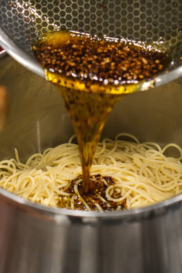 Spicy Spaghetti Aglio e Olio with Trader Joe's Chili Onion Crunch - One ...