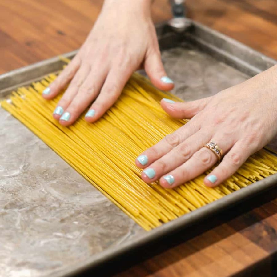 Spicy Spaghetti Aglio e Olio with Trader Joe's Chili Onion Crunch - One ...