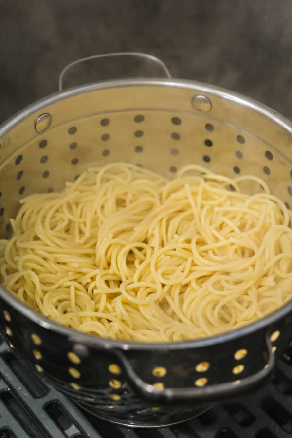 Spicy Spaghetti Aglio e Olio with Trader Joe's Chili Onion Crunch - One ...